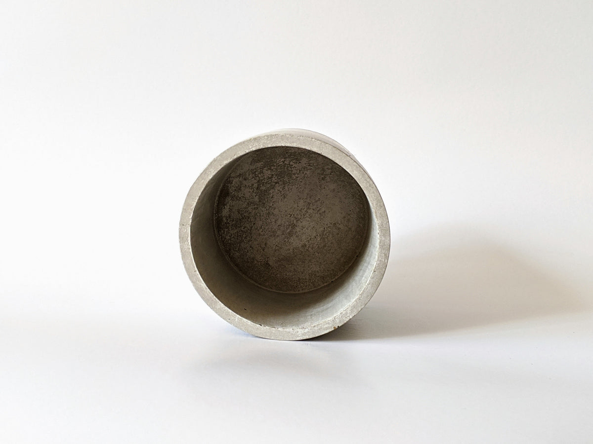 Sabrina Concrete Planter – ForgottenProperty